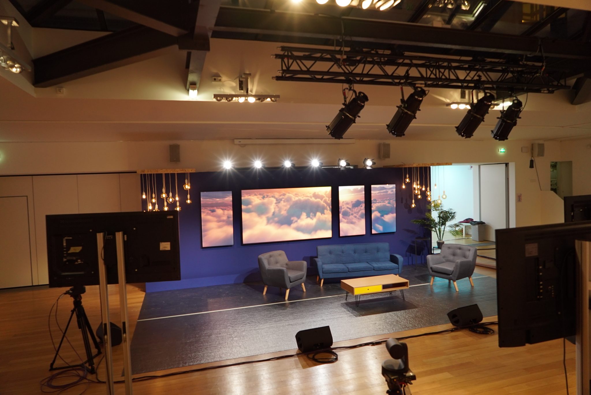 Des plateaux TV pour assurer la captation vidéo de votre événement digital